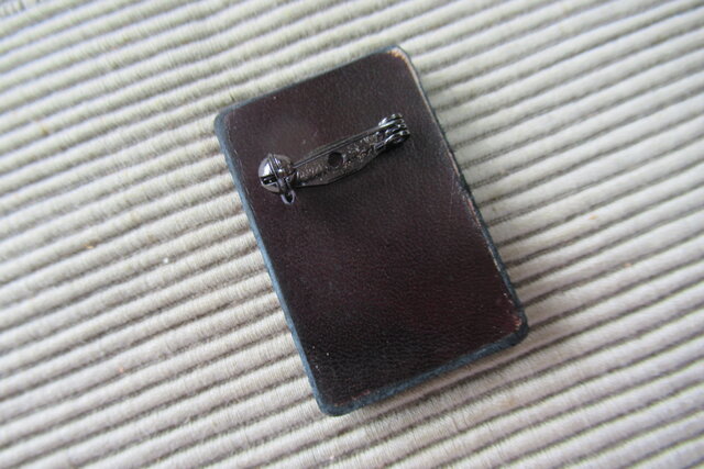 アメリカ 野生動物切手ブローチ 8817 | iichi 日々の暮らしを心地よくするハンドメイドやアンティークのマーケットプレイス