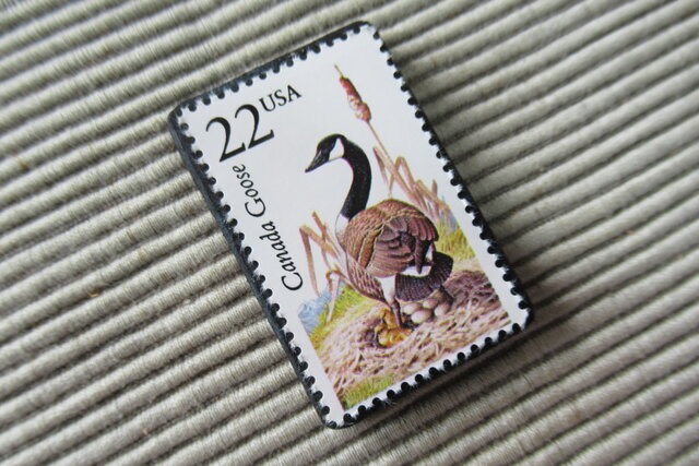 アメリカ 野生動物切手ブローチ 8817 | iichi 日々の暮らしを心地よくするハンドメイドやアンティークのマーケットプレイス