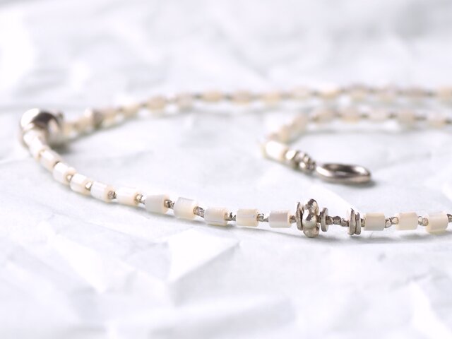 -white shell- necklace | iichi 日々の暮らしを心地よくするハンドメイドやアンティークのマーケットプレイス