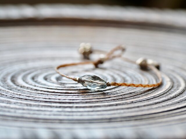 モスアクアマリン 紐ブレスレット silver950 | iichi 日々の暮らしを心地よくするハンドメイドやアンティークのマーケットプレイス