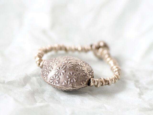 beads ring -大判シルバー- | iichi 日々の暮らしを心地よくするハンドメイドやアンティークのマーケットプレイス