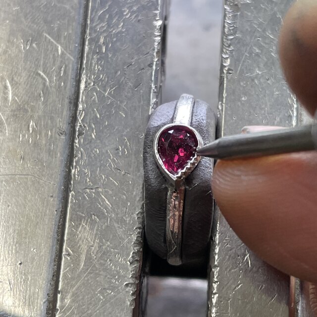 ルベライト ピンクトルマリン 鮮やかな赤いしずく シルバーSV925リング | iichi 日々の暮らしを心地よくするハンドメイドやアンティークのマーケットプレイス