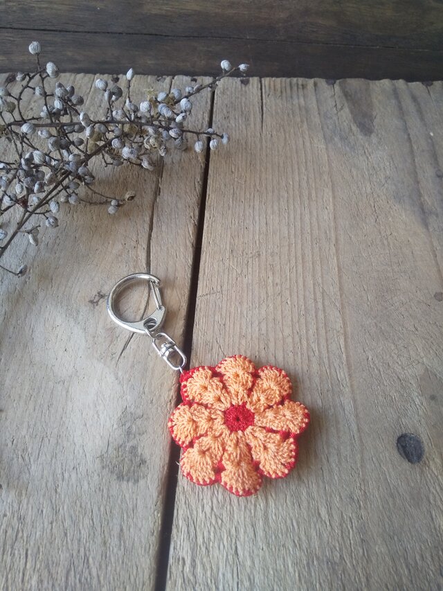 デイジーのストラップ | iichi 日々の暮らしを心地よくするハンドメイドやアンティークのマーケットプレイス