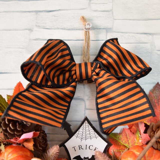 シックなカラーで大人も飾れるHalloweenリース | iichi 日々の暮らしを心地よくするハンドメイドやアンティークのマーケットプレイス