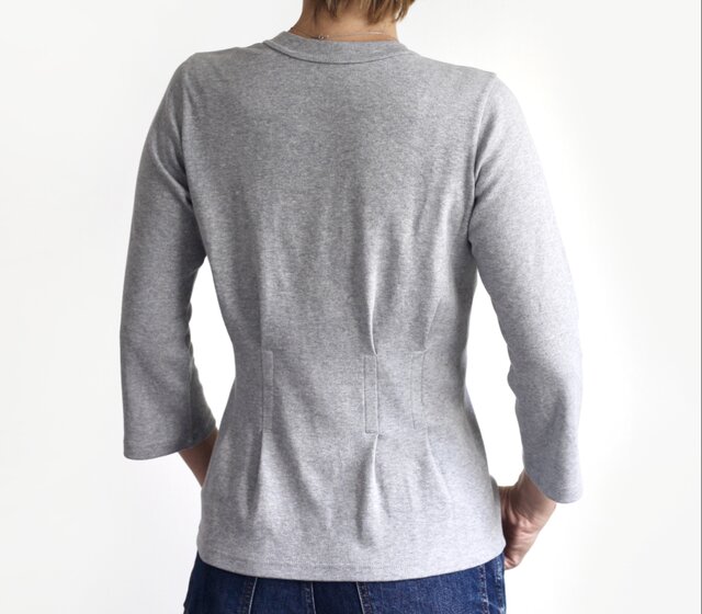 【7分袖用】形にこだわった 大人のタックペプラムTシャツ【カラー・サイズ展開有】 | iichi 日々の暮らしを心地よくするハンドメイドやアンティークのマーケットプレイス