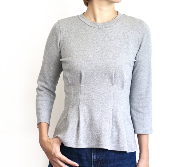 【長袖用】形にこだわった 大人のタックペプラムTシャツ【カラー・サイズ展開有】 | iichi 日々の暮らしを心地よくするハンドメイドやアンティークのマーケットプレイス