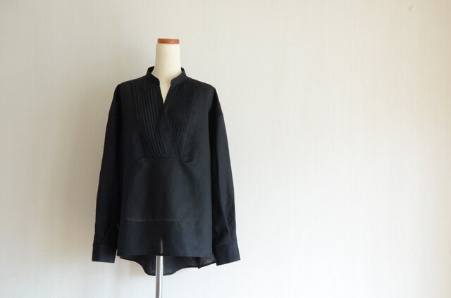 リネンのピンタックプルオーバーブラウス リネン100％ ブラック | iichi 日々の暮らしを心地よくするハンドメイドやアンティークのマーケットプレイス