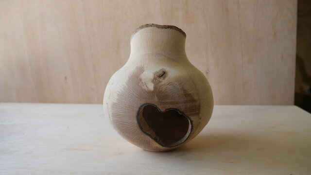 壺/白樫/胴15cm 内径8.5cm 高さ18cm | iichi 日々の暮らしを心地よくするハンドメイドやアンティークのマーケットプレイス
