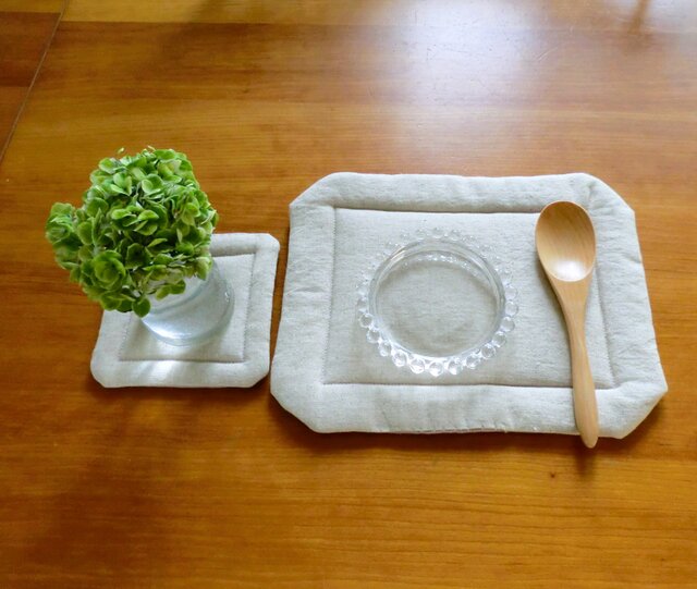 ふかふか☆フレンチリネンのフリーマットとコースターのセット（リバーシブル・2色・スモーキーモーヴ＋ベージュ） | iichi 日々の暮らしを心地よくするハンドメイドやアンティークのマーケットプレイス