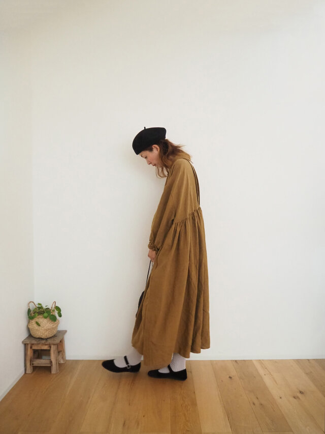 French linen canvas tuck one-piece / CAMEL | iichi 日々の暮らしを心地よくするハンドメイドやアンティークのマーケットプレイス