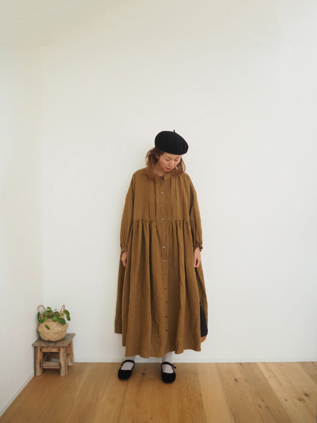 French linen canvas tuck one-piece / CAMEL | iichi 日々の暮らしを心地よくするハンドメイドやアンティークのマーケットプレイス