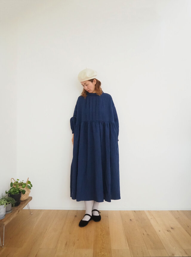 French linen canvas tuck one-piece / NAVY | iichi 日々の暮らしを心地よくするハンドメイドやアンティークのマーケットプレイス