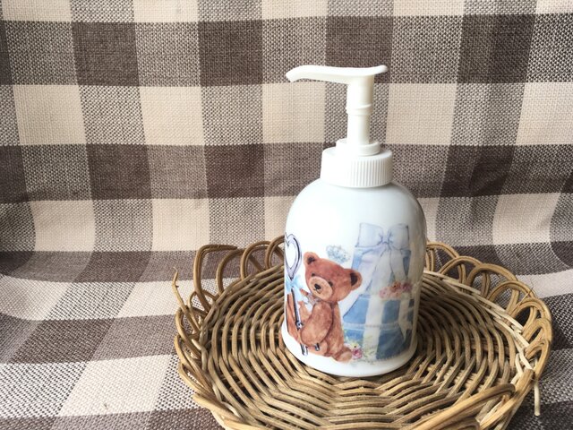 ディスペンサー ローションボトル くま プレゼントbox | iichi 日々の暮らしを心地よくするハンドメイドやアンティークのマーケットプレイス