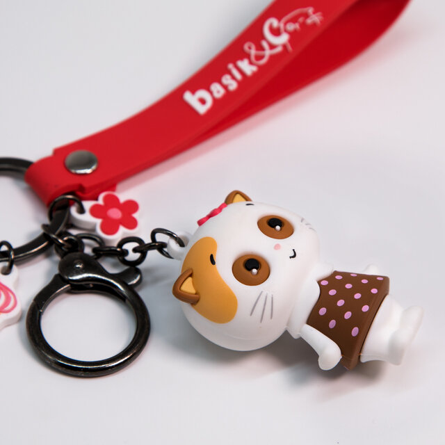 Li-li キーチェーン with cake | iichi 日々の暮らしを心地よくするハンドメイドやアンティークのマーケットプレイス