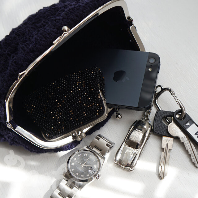 ばあば作♪松編みのがまぐちポーチ（nuit・C1669） | iichi 日々の暮らしを心地よくするハンドメイドやアンティークのマーケットプレイス