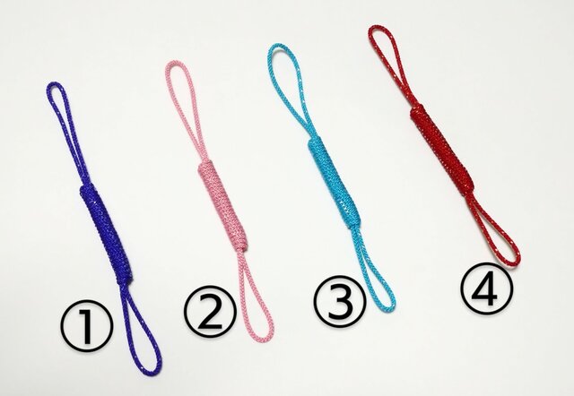 木の実の根付（赤） | iichi 日々の暮らしを心地よくするハンドメイドやアンティークのマーケットプレイス