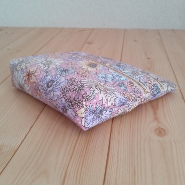 花柄 4段ファスナーポーチ+ポケット バッグインバッグ 1点物 大きめ 母子手帳・通帳・マスクケース くすみピンク 395 | iichi 日々の暮らしを心地よくするハンドメイドやアンティーク ...