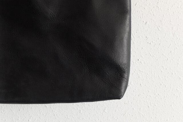 【new】レザートートバッグ black ＜M＞ | iichi 日々の暮らしを心地よくするハンドメイドやアンティークのマーケットプレイス