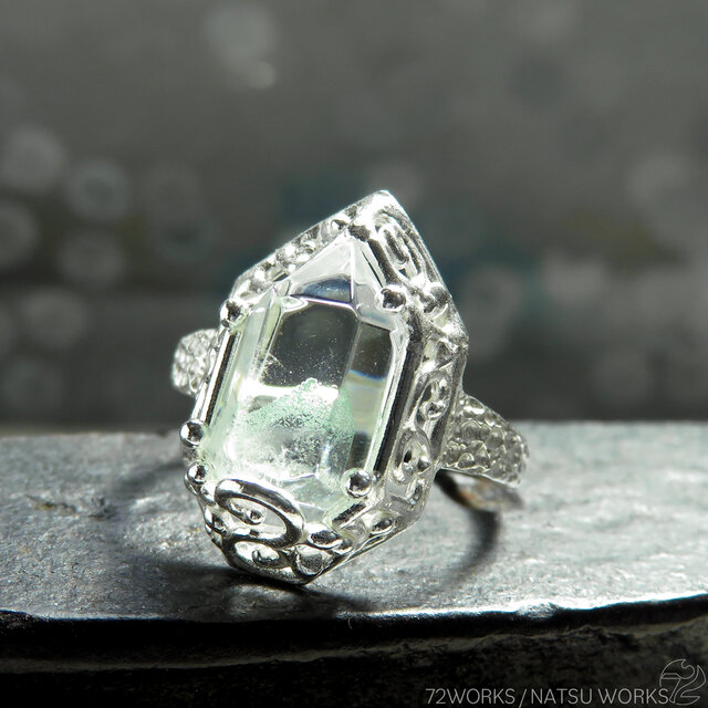 フックサイト in クォーツ / Fuchsite in Quartz ll | iichi 日々の暮らしを心地よくするハンドメイドやアンティークのマーケットプレイス