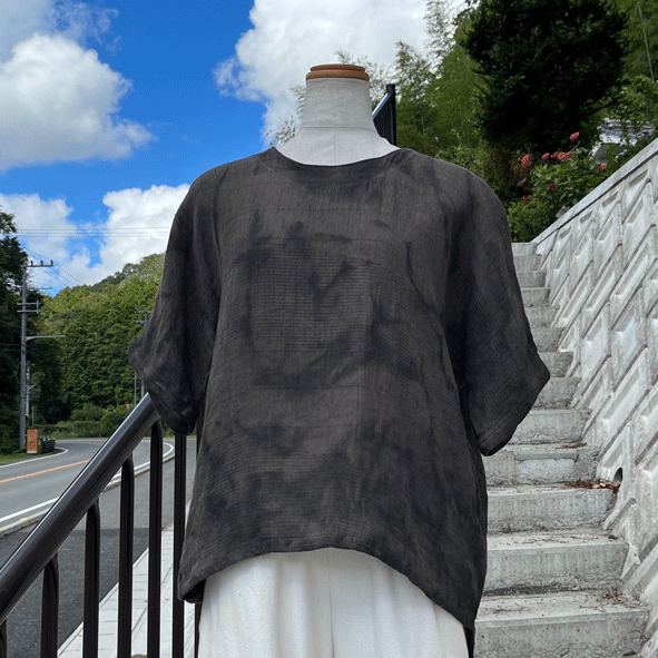 藍と柿渋重ね染めプルオーバー23077 | iichi 日々の暮らしを心地よくするハンドメイドやアンティークのマーケットプレイス