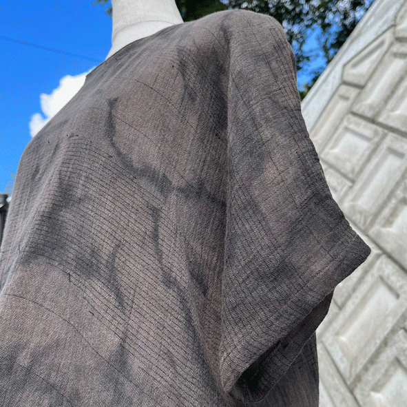 藍と柿渋重ね染めプルオーバー23077 | iichi 日々の暮らしを心地よくするハンドメイドやアンティークのマーケットプレイス