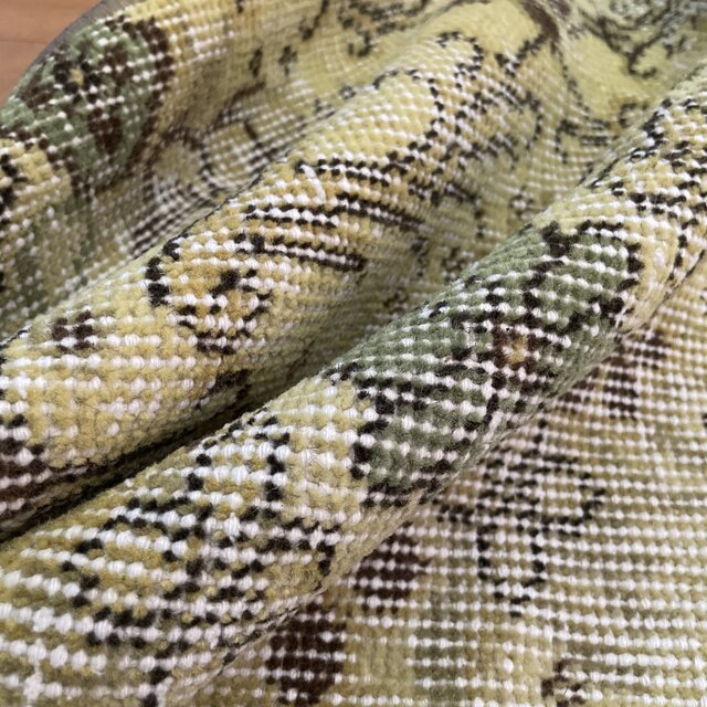 トルコヴィンテージラグ フローラル ボタニカル ライムイエロー オーバーダイ 112×197 | iichi 日々の暮らしを心地よくするハンドメイドやアンティークのマーケットプレイス