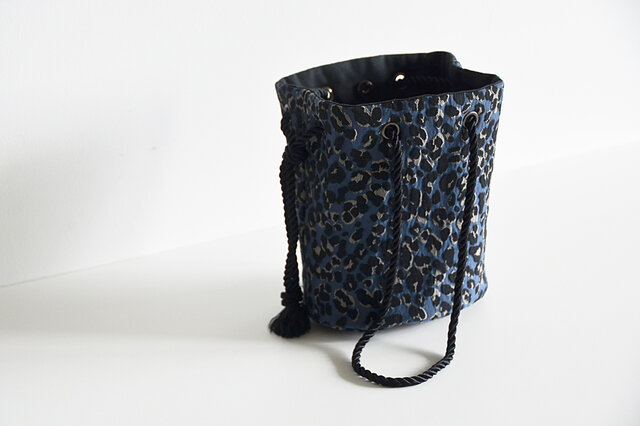 数量限定！2way DUTELレオパードジャガード ポシェットマリンバッグ ブルー | iichi 日々の暮らしを心地よくするハンドメイドやアンティークのマーケットプレイス