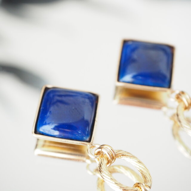 七宝焼 チェコビーズ ピアス ~Magellan blue~ | iichi 日々の暮らしを心地よくするハンドメイドやアンティークのマーケットプレイス