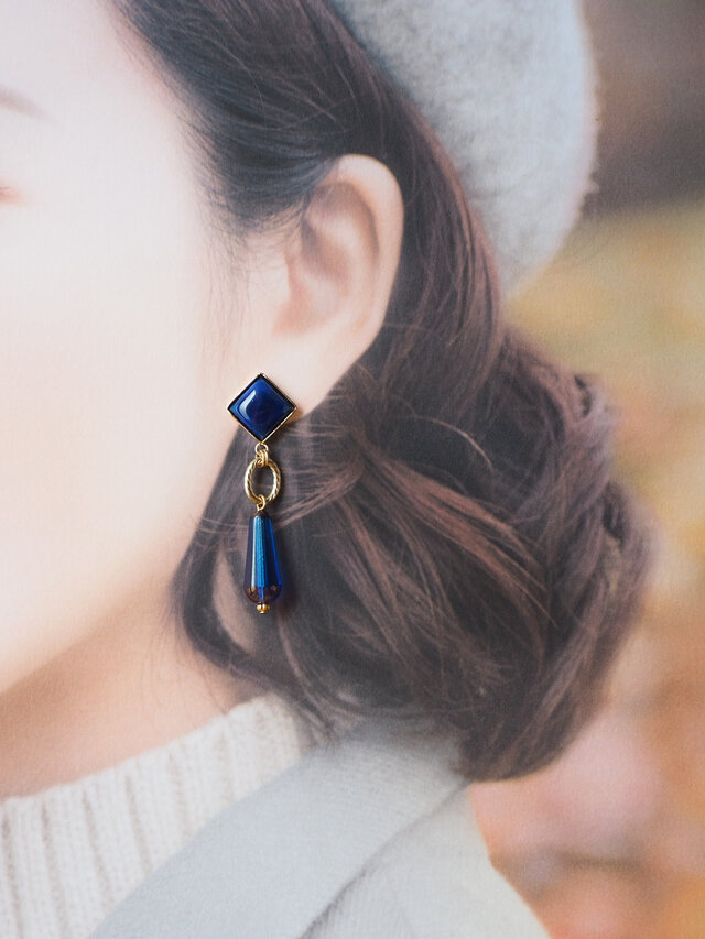 七宝焼 チェコビーズ ピアス ~Magellan blue~ | iichi 日々の暮らしを心地よくするハンドメイドやアンティークのマーケットプレイス