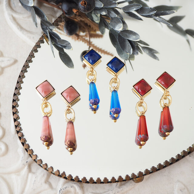 七宝焼 チェコビーズ ピアス ~Magellan blue~ | iichi 日々の暮らしを心地よくするハンドメイドやアンティークのマーケットプレイス