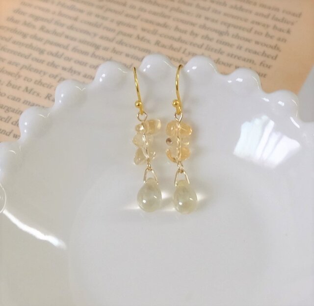 d32-73【レスカ】しずくドロップと【シトリン】のアレンジピアス（パーツ変更可能） | iichi 日々の暮らしを心地よくするハンドメイドやアンティークのマーケットプレイス