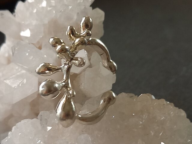 Utoka ☆silver グリーンネックレス イヤーカフ M | iichi 日々の暮らしを心地よくするハンドメイドやアンティークのマーケットプレイス