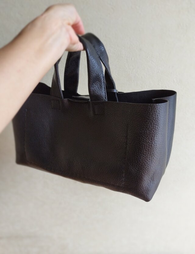 【T.T様ご確認用】yokonaga tote 黒 オイルシュリンクレザー | iichi 日々の暮らしを心地よくするハンドメイドやアンティークのマーケットプレイス