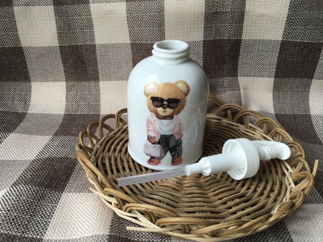 ディスペンサー ローションボトル くま | iichi 日々の暮らしを心地よくするハンドメイドやアンティークのマーケットプレイス