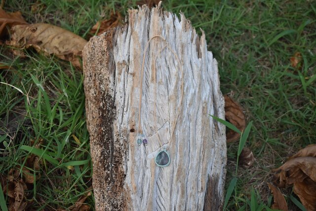 縞模様★フローライトマクラメ ネックレス1232 | iichi 日々の暮らしを心地よくするハンドメイドやアンティークのマーケットプレイス