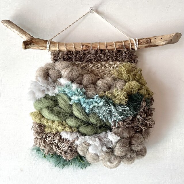 【一点もの】流木 ウィービング タペストリー 『In the forest, l.』 | iichi 日々の暮らしを心地よくするハンドメイドやアンティークのマーケットプレイス