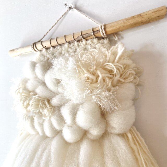 【一点もの】流木 ウィービング タペストリー 『みるく色のたぺすとり。z'.』 | iichi 日々の暮らしを心地よくするハンドメイドやアンティークのマーケットプレイス