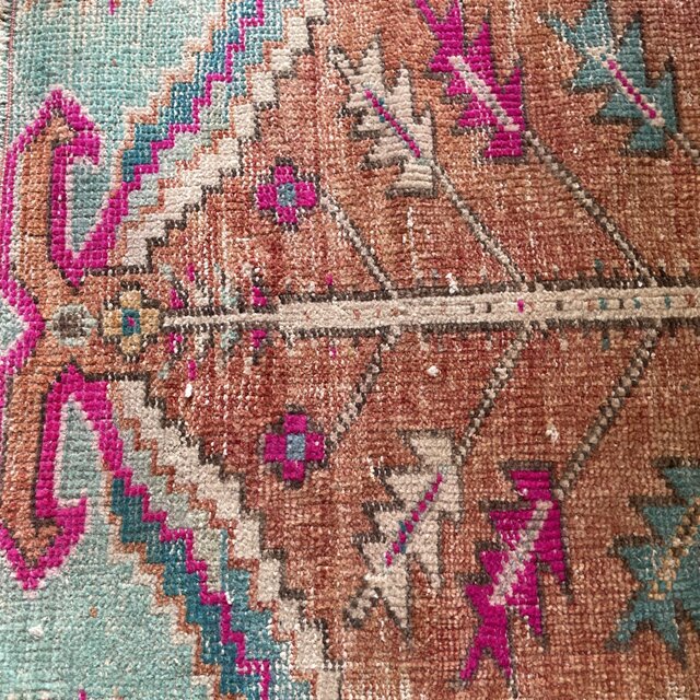 トルコヴィンテージラグ レアなツリー柄 63×113 水色 オレンジ | iichi 日々の暮らしを心地よくするハンドメイドやアンティークのマーケットプレイス