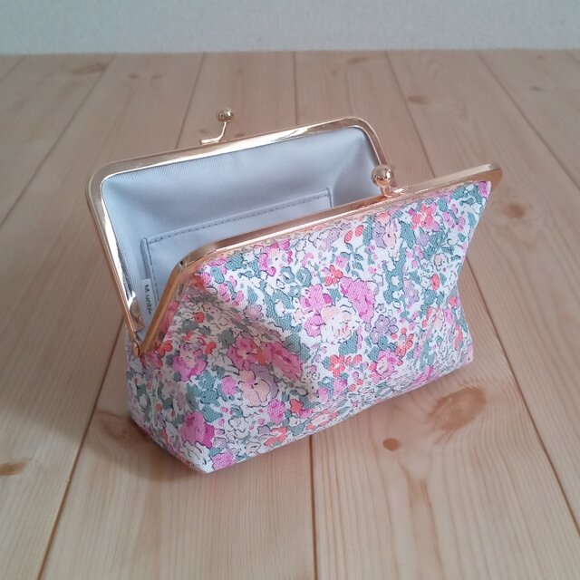 リバティ がま口ポーチ 14cm口金 1点物 クレアオード 花柄帆布 ピンク 498 | iichi 日々の暮らしを心地よくするハンドメイドやアンティークのマーケットプレイス