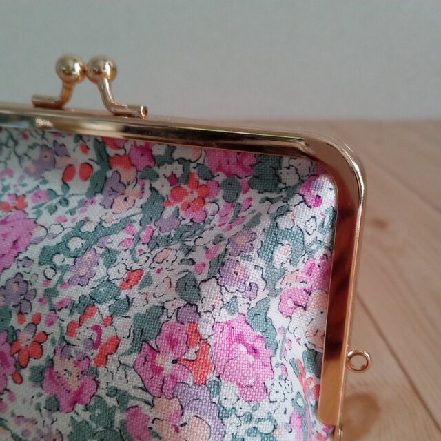 リバティ がま口ポーチ 14cm口金 1点物 クレアオード 花柄帆布 ピンク 498 | iichi 日々の暮らしを心地よくするハンドメイドやアンティークのマーケットプレイス