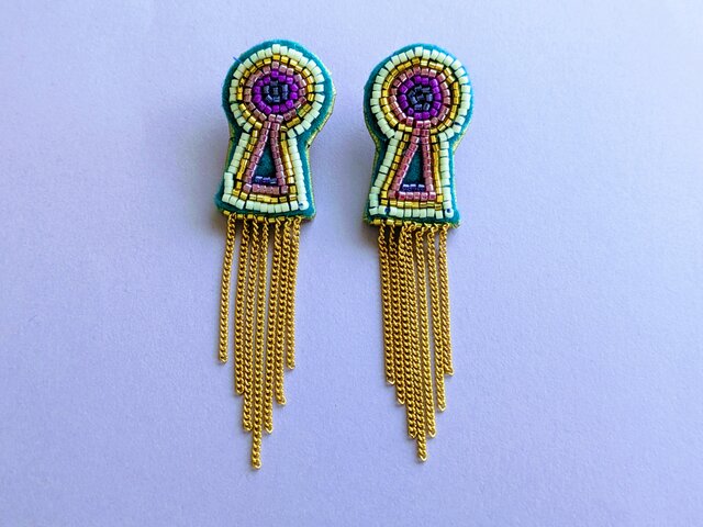 古墳のゴールドフリンジピアス b 両耳用 | iichi 日々の暮らしを心地よくするハンドメイドやアンティークのマーケットプレイス