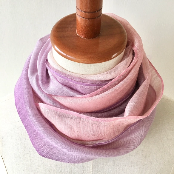 さらウール＊WOOLSILK＊長春色×京紫色＊手染ウールシルクストール | iichi 日々の暮らしを心地よくするハンドメイドやアンティークのマーケットプレイス