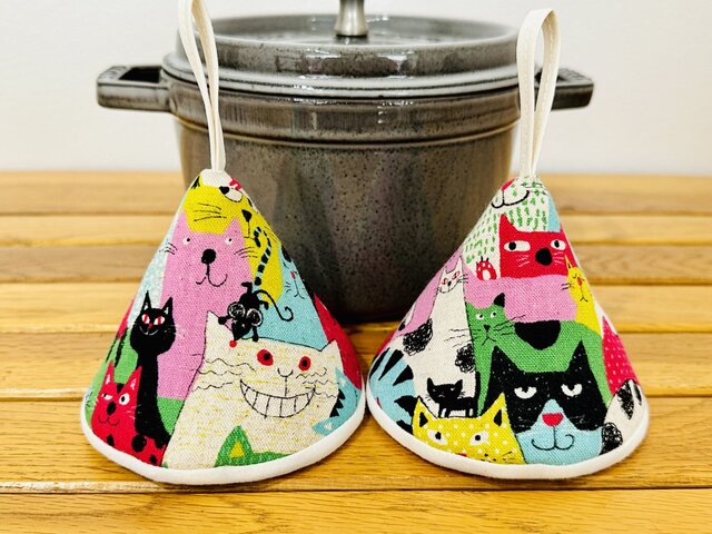 三角鍋つかみ★staub ストウブ ホーロー鍋★ミトン 鍋つかみ | iichi 日々の暮らしを心地よくするハンドメイドやアンティークのマーケットプレイス