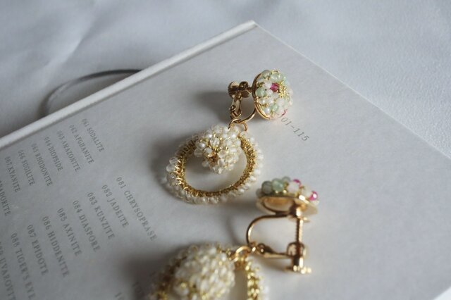 joie 天然石の耳飾り | iichi 日々の暮らしを心地よくするハンドメイドやアンティークのマーケットプレイス