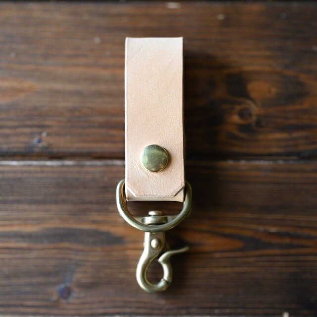 【Heavy Belt Loop ヌメ革生成り 真鍮カン】 | iichi 日々の暮らしを心地よくするハンドメイドやアンティークのマーケットプレイス