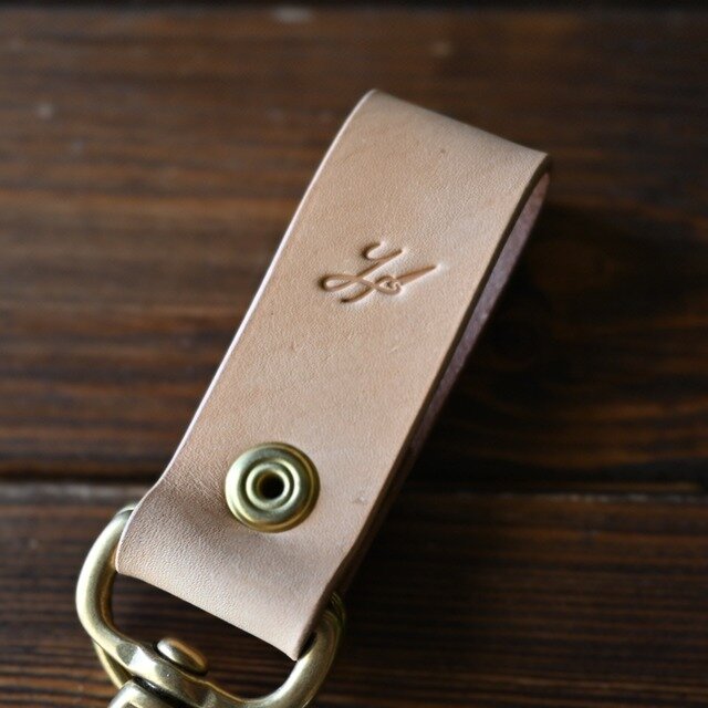 【Heavy Belt Loop ヌメ革生成り 真鍮カン】 | iichi 日々の暮らしを心地よくするハンドメイドやアンティークのマーケットプレイス
