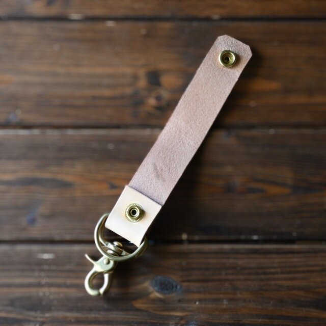 【Heavy Belt Loop ヌメ革生成り 真鍮カン】 | iichi 日々の暮らしを心地よくするハンドメイドやアンティークのマーケットプレイス