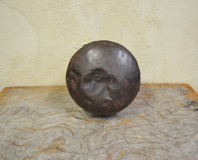 味わいのある錆色 鉄製つぼ フラワーベース | iichi 日々の暮らしを心地よくするハンドメイドやアンティークのマーケットプレイス