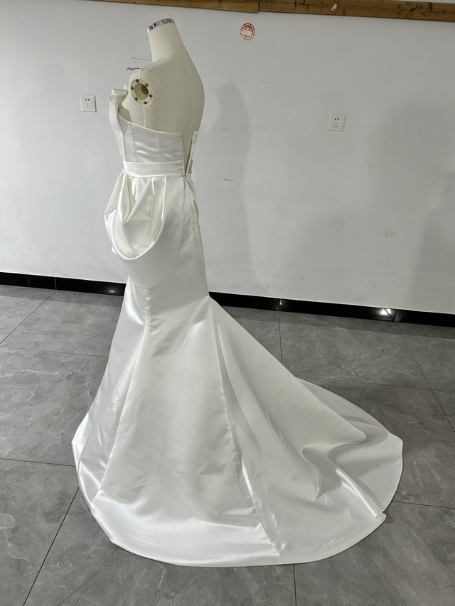 大好評中！エレガント オフホワイト ドレス マーメイドライン ベアトップ 結婚式/披露宴/二次会 | iichi 日々の暮らしを心地よくするハンドメイドやアンティークのマーケットプレイス