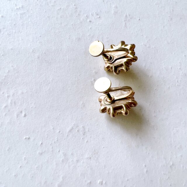 Y906-ヴィンテージイヤリング U.S.A. 1960〜70s アンバーカラー ビジュー | iichi 日々の暮らしを心地よくするハンドメイドやアンティークのマーケットプレイス